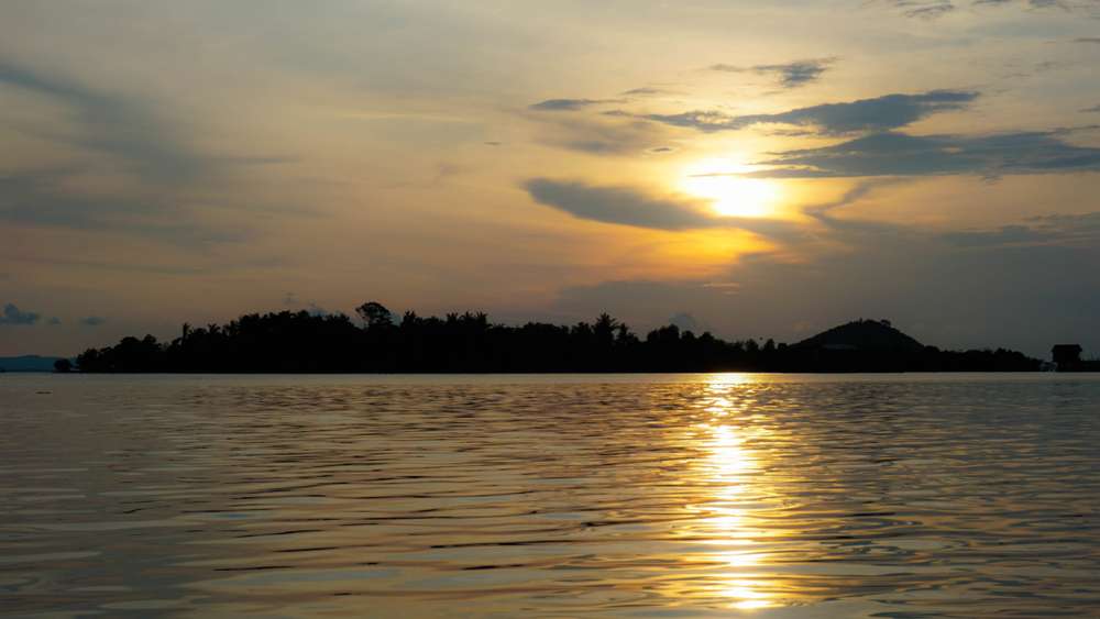 Pantai Setokok: Lokasi, Jam Buka, Harga Tiket Masuk, dan Daya Tariknya