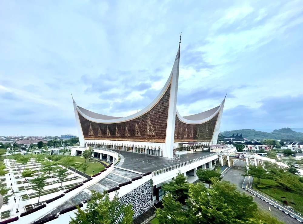 7 Masjid Padang yang Indah, Ada yang Mirip Taj Mahal!