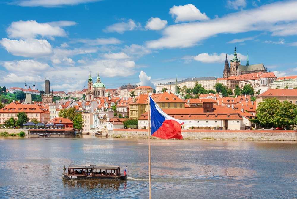 Sejarah dan Makna Bendera Republik Ceko, Pernah Digunakan Pemerintahan ...
