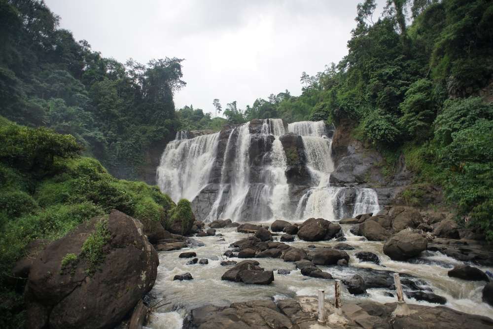 Curug Larangan, Pesona Air Terjun yang Indah di Tengah Hutan