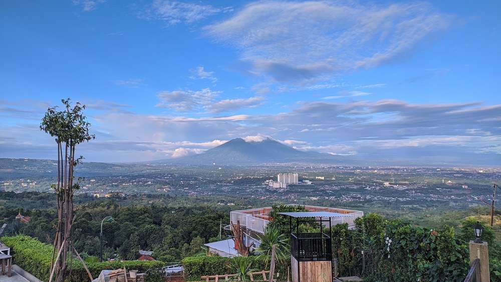 Bukit Hambalang: Lokasi, Jam Buka, Harga Tiket Masuk, dan Daya Tariknya