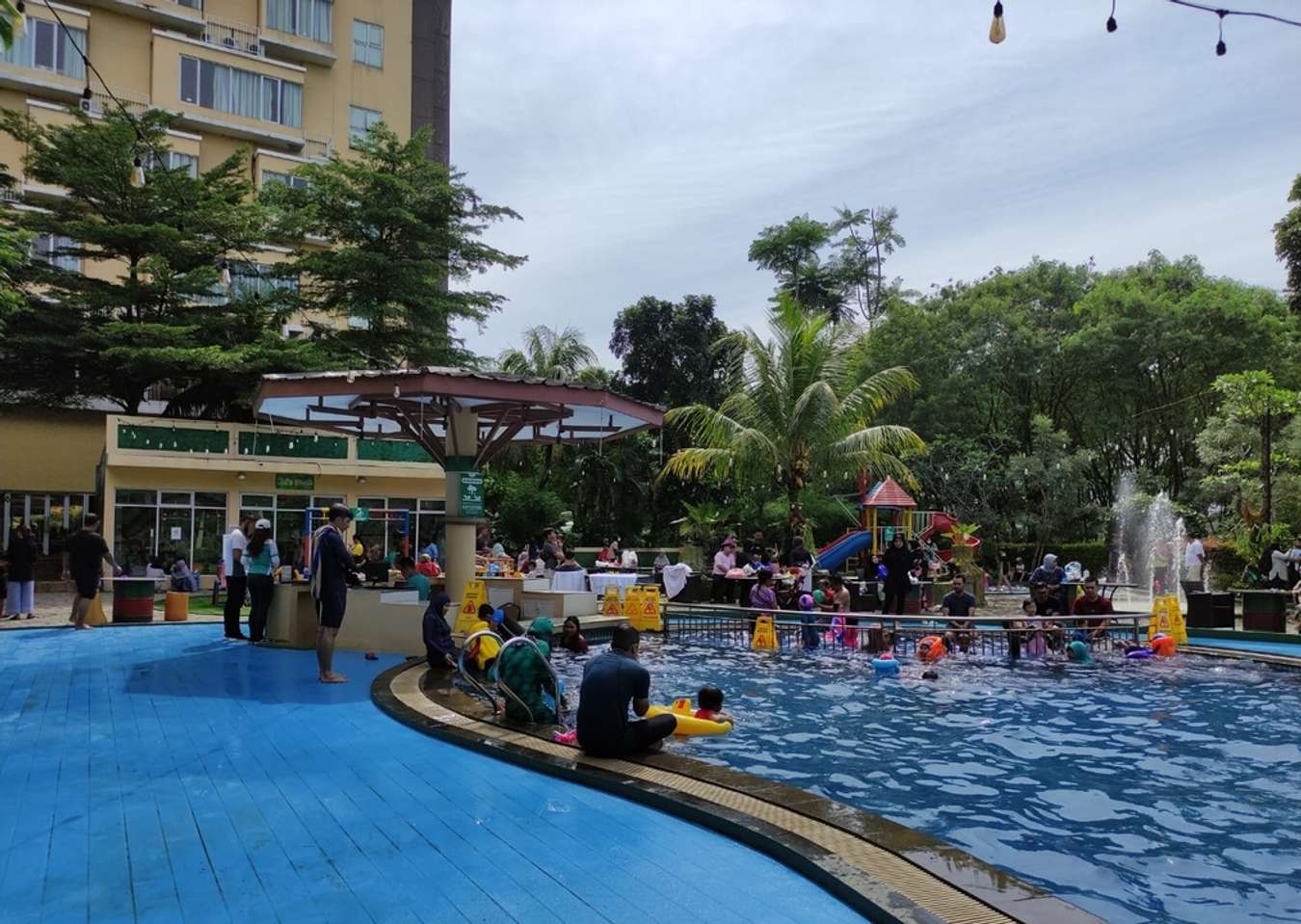 19 Rekomendasi Kolam Renang Terbaik di Bogor dan Sekitarnya