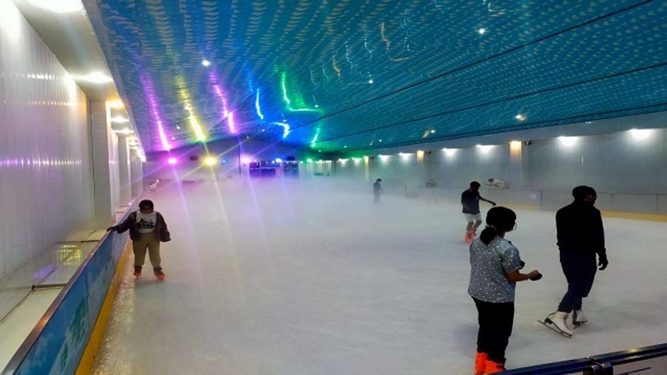 10 Rekomendasi Arena Ice Skating di Indonesia