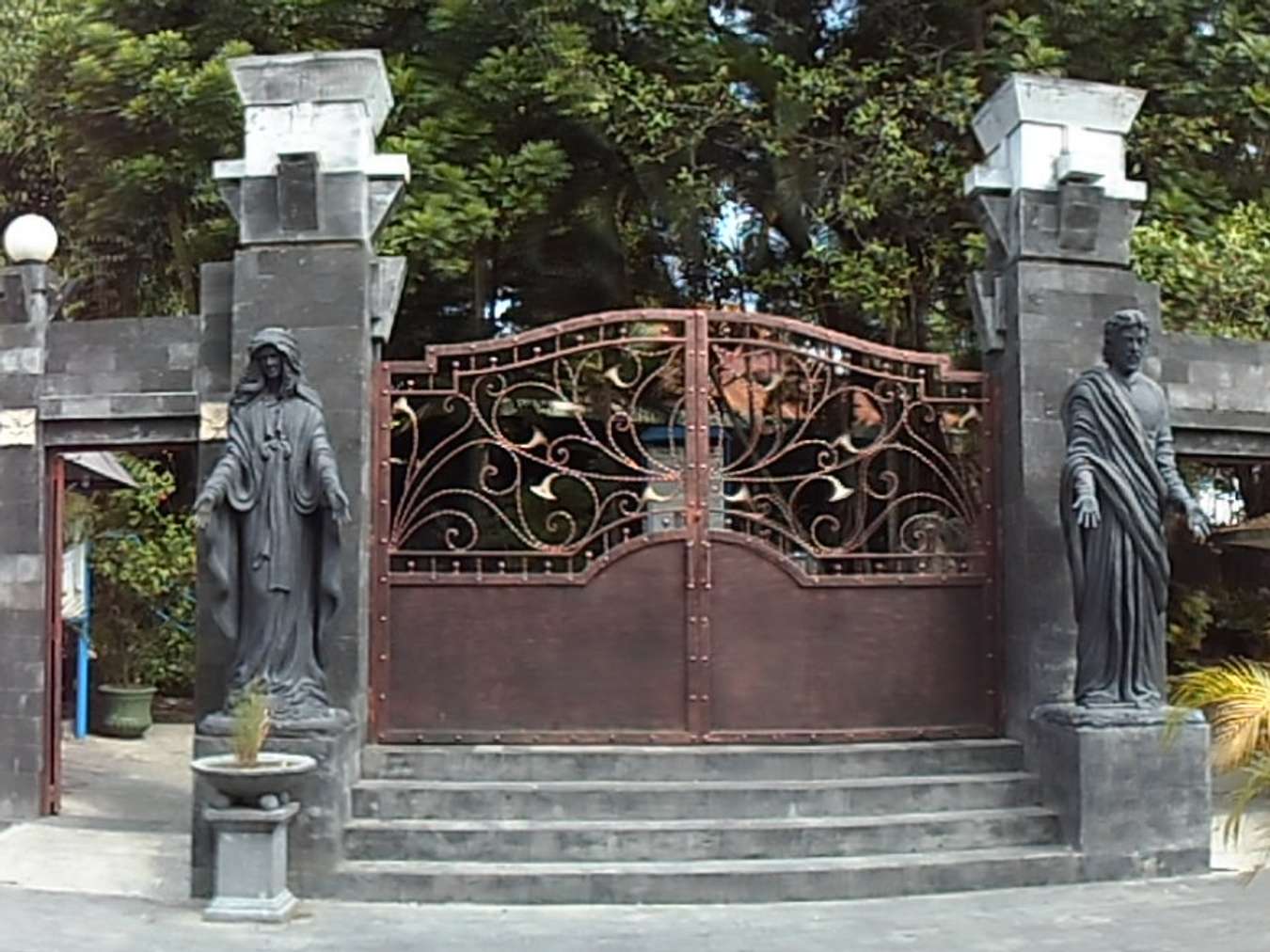 Gua Maria Mojosongo: Wisata Religi Indah di Kota Surakarta