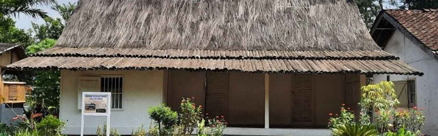 Menjelajah Kampung Adat Pulo di Garut, Ada Tradisi yang Masih Terjaga!