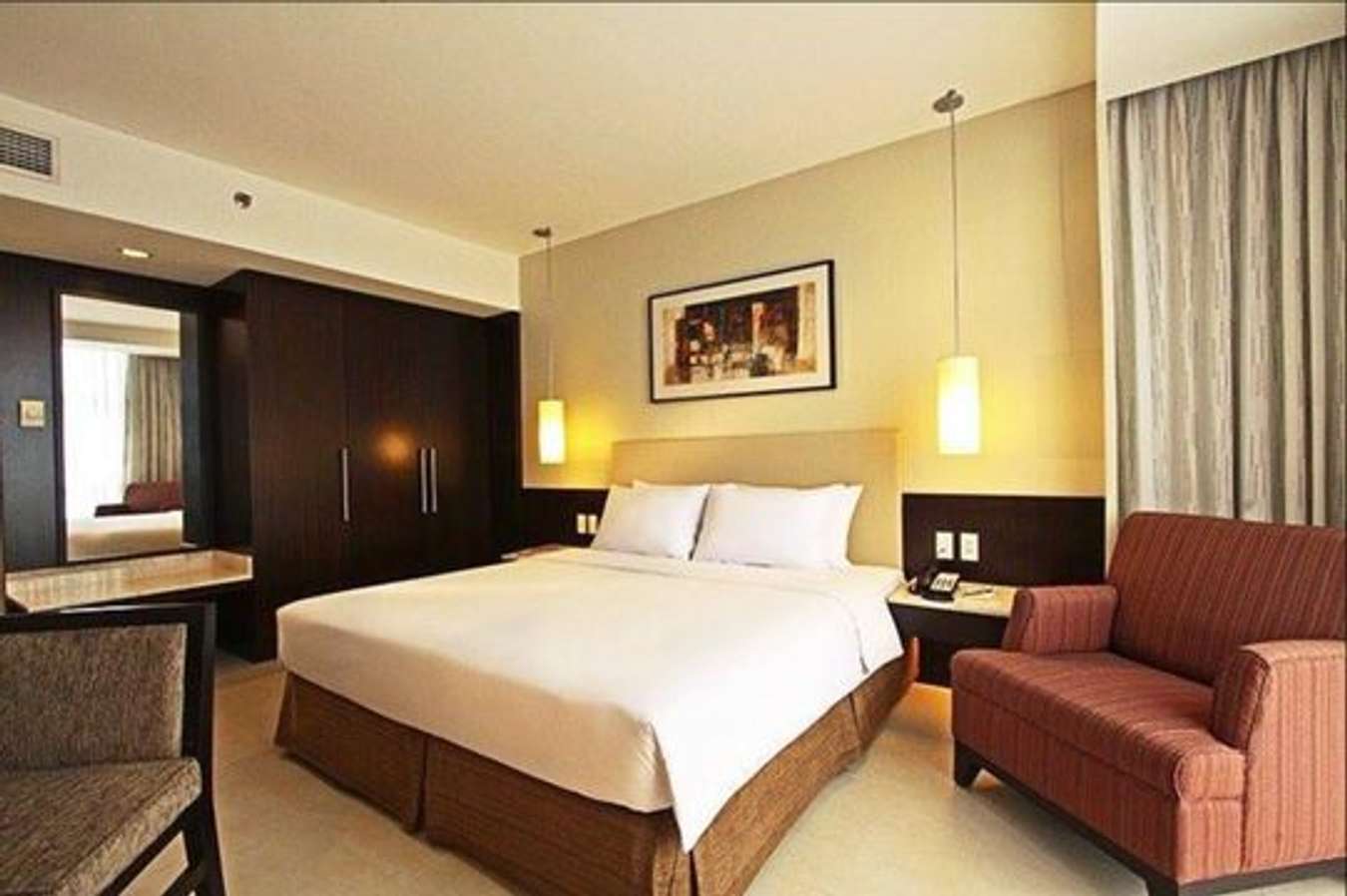 Recommendations for Affordable Hotels with Pool Facilities in Alabang