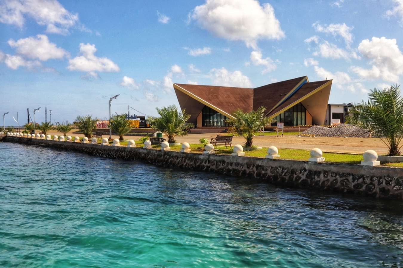Bahasa Wolio dan Pesona Pulau Buton: Panduan Wisata Lengkap