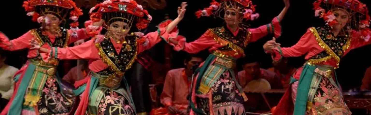 Tari Cokek: Sejarah, Makna dan Karakteristiknya