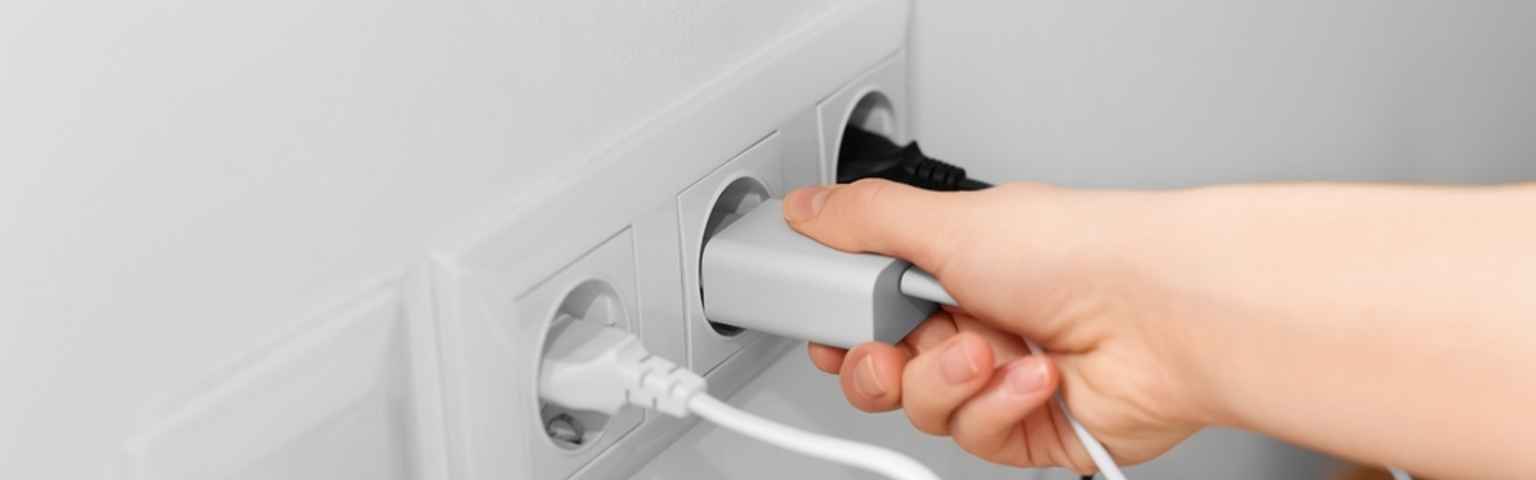 Los Angeles Travel Tips: Power Plug Adapters Guide
