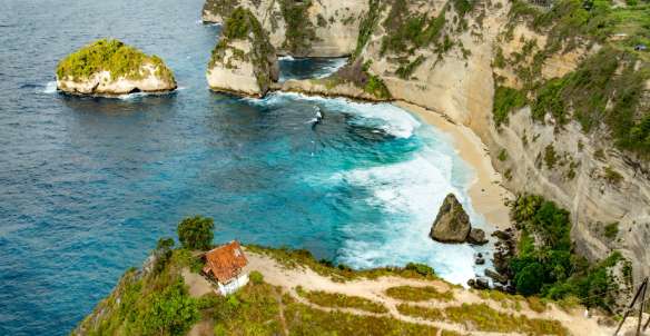 12 Hotel dengan Private Beach di Bali Terbaik