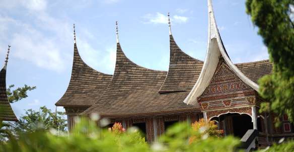 Tari Payung: Simbol Cinta dan Romantisme dari Minangkabau