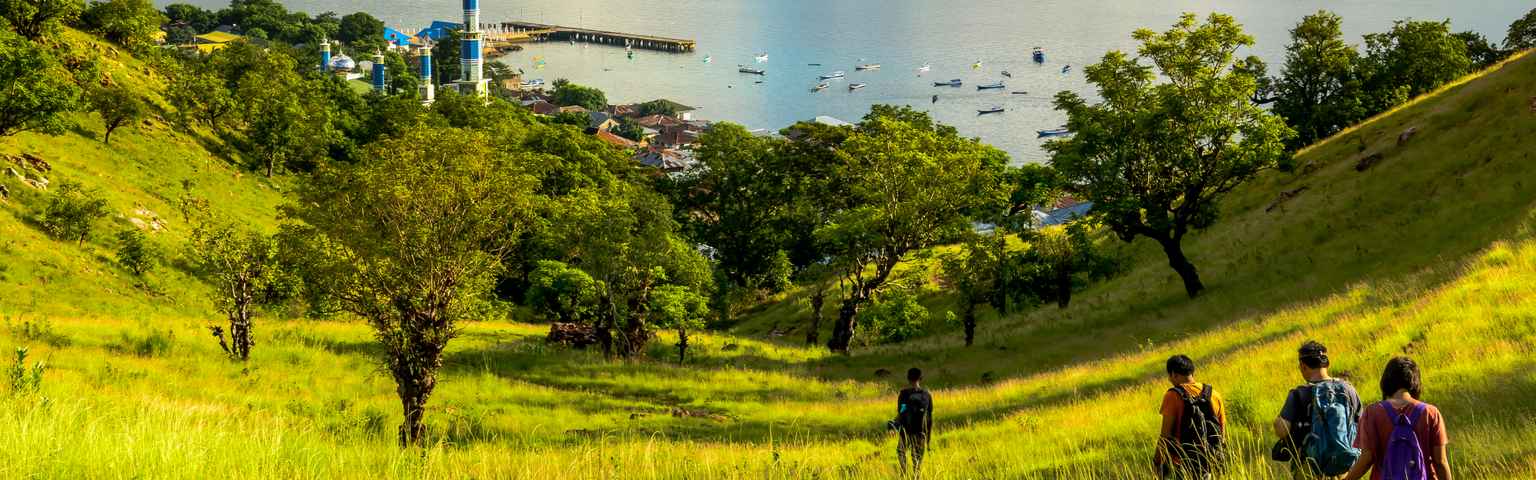 Panduan Wisata ke Lamakera: Aktivitas, Lokasi, dan Keunikan Desa ...
