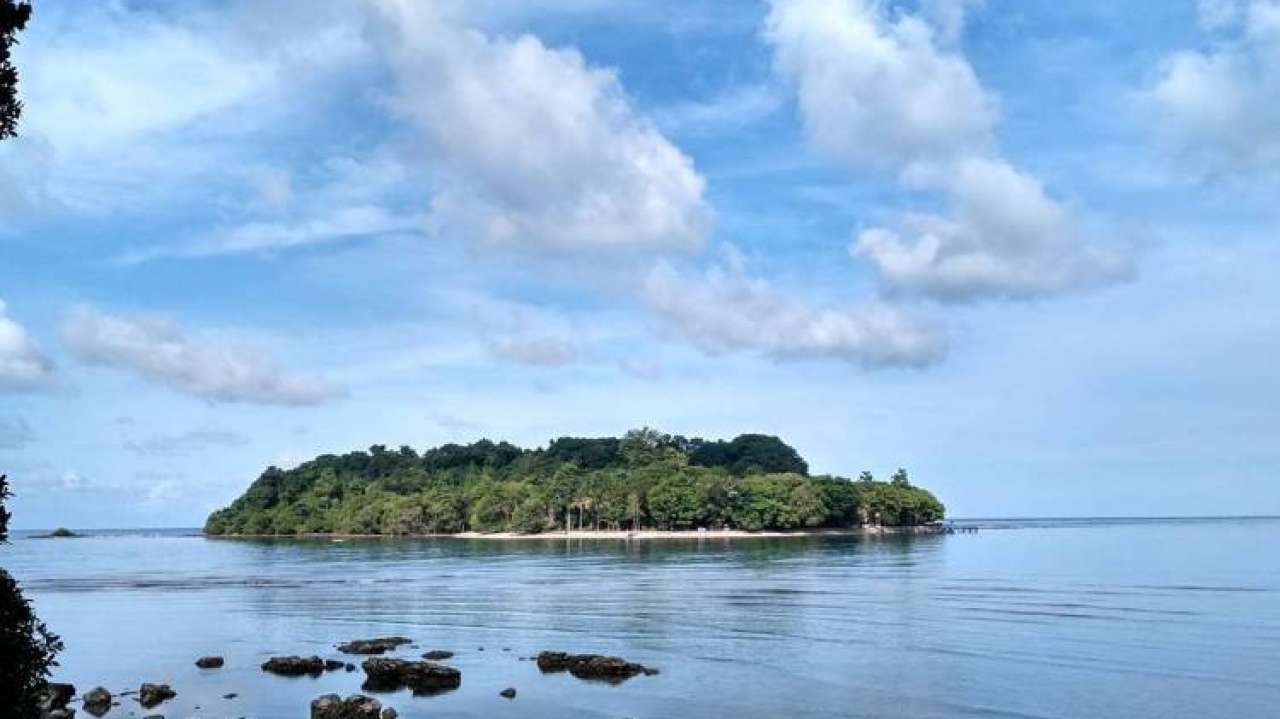 Pantai Goa Langir: Lokasi, Jam Buka, Harga Tiket Masuk, dan Daya Tariknya