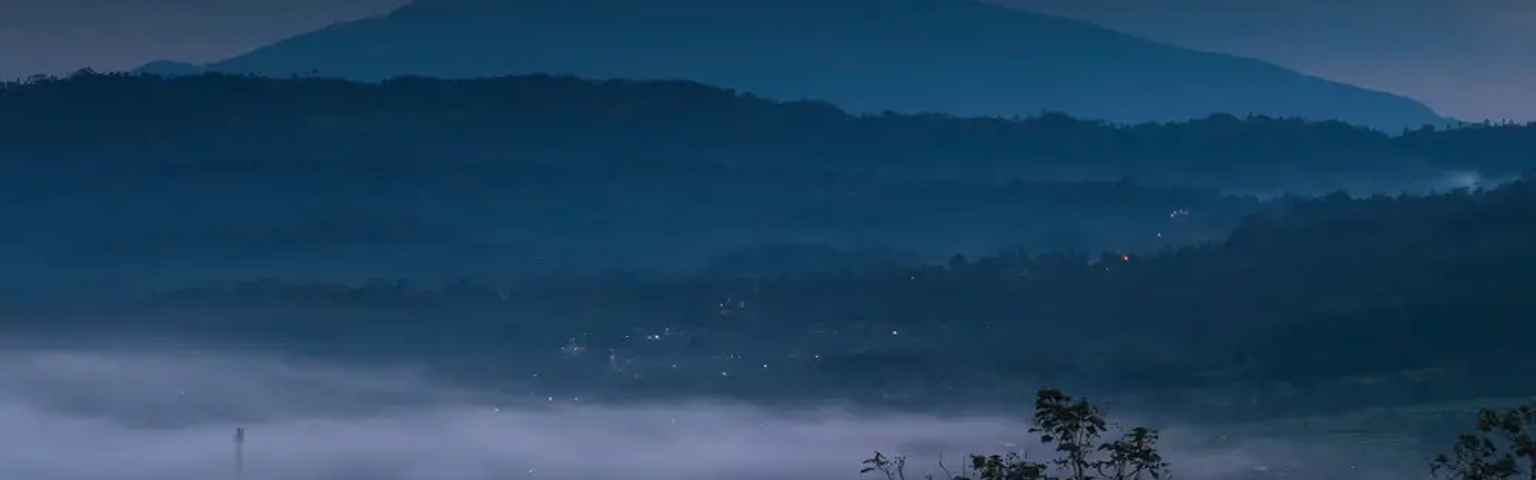 Eksplor Wisata Bukit Pamoyanan dan Rekomendasi Hotel Sekitarnya