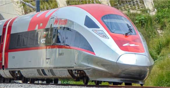 Rute, Fasilitas & Harga Tiket Kereta Manahan Priority KAI