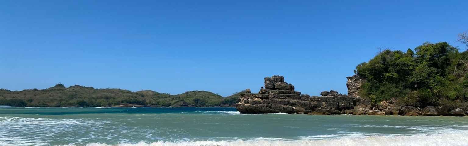 Keindahan Pantai Serit dan Rekomendasi Hotel Sekitarnya