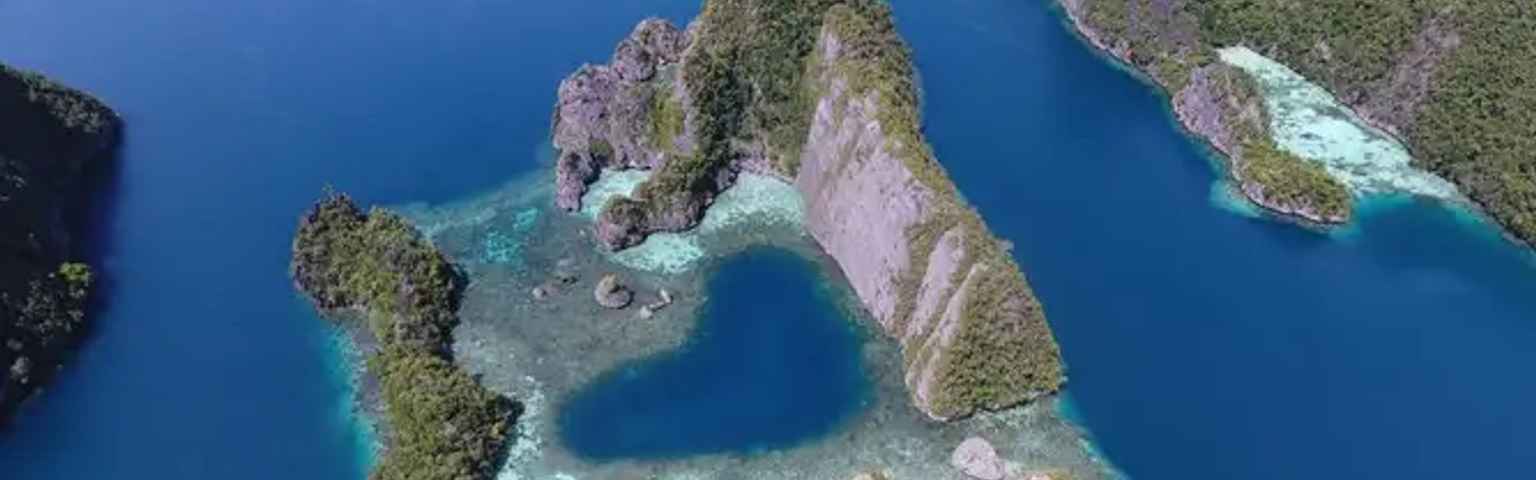 Pesona Pulau Misool dan Rekomendasi Hotel Sekitarnya