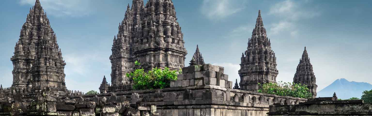 Indonesian Culture and Traditions: Etiquette Guide for Travelers