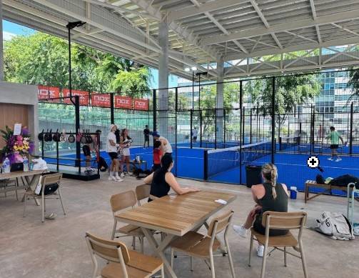 Padel in Singapore: Where to Play, Lessons, Gear & Tips