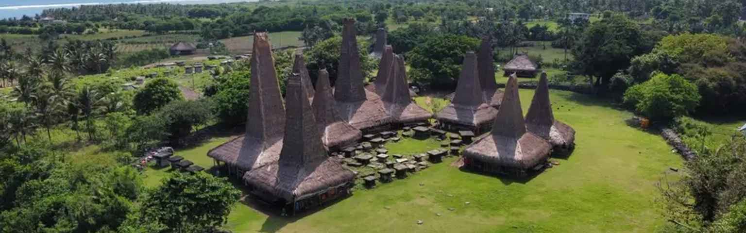 Mengenal Rumah Adat Sumba: Filosofi Marapu, Keunikan Arsitektur, dan ...
