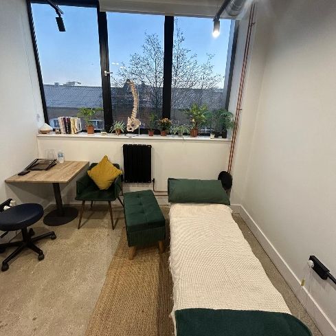 Therapy room for massage, osteo, physio, acupuncture - in London ...