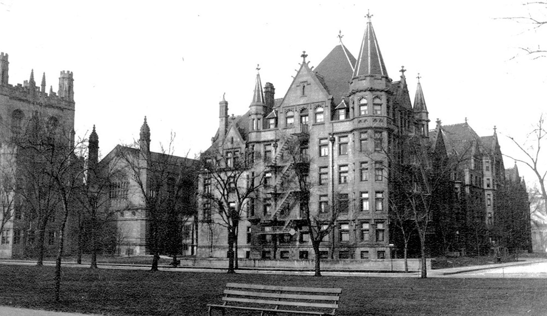 University of Chicago: Admissions, Ranking, Acceptance Rate, Courses & Fees
