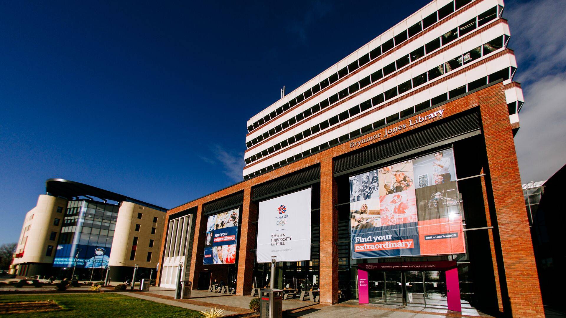 University of Hull: Admissions, Ranking, Acceptance Rate, Courses & Fees