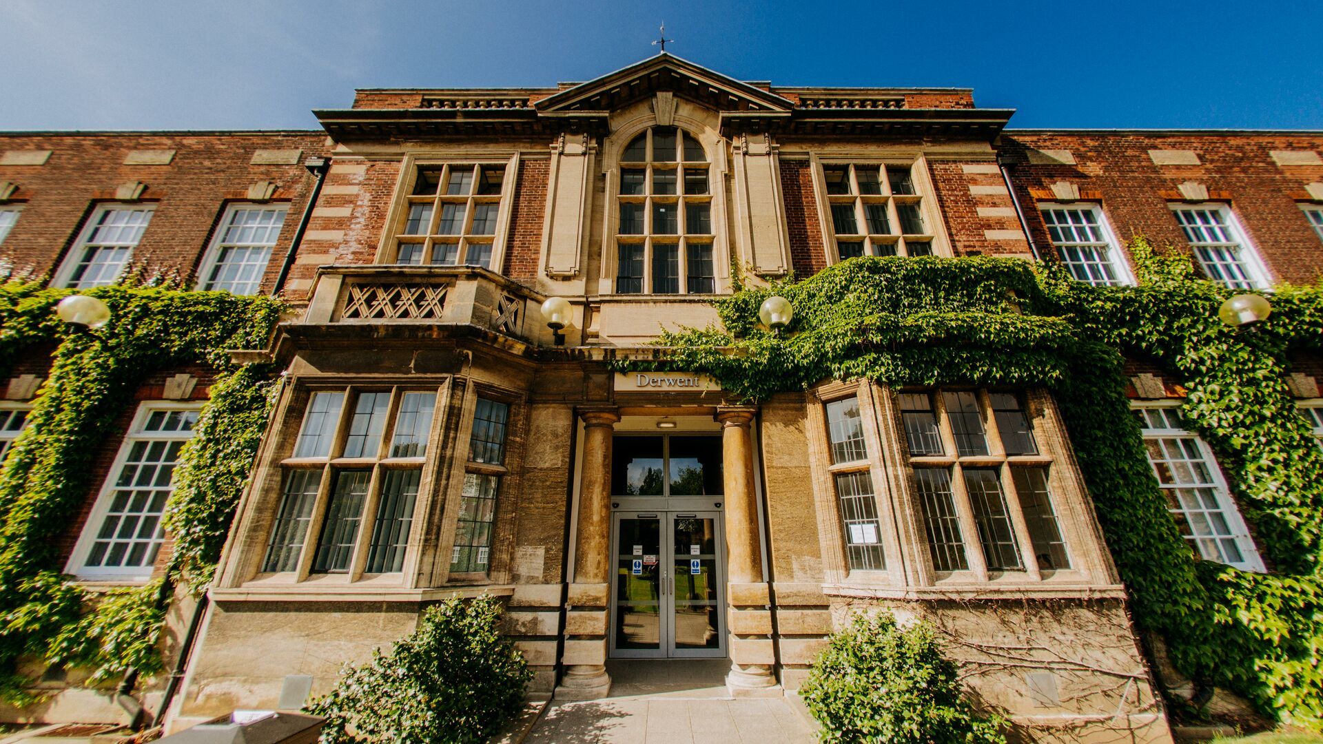 University of Hull: Admissions, Ranking, Acceptance Rate, Courses & Fees