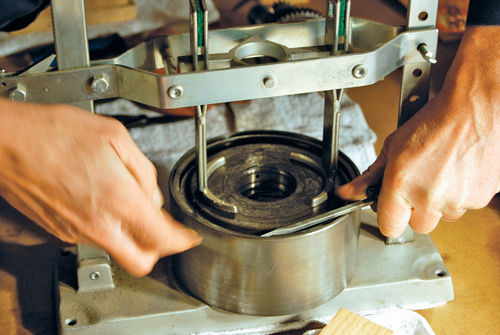 Rebuilding a 4-Speed Hydra-Matic, Pt. 2 - AutoRestorer