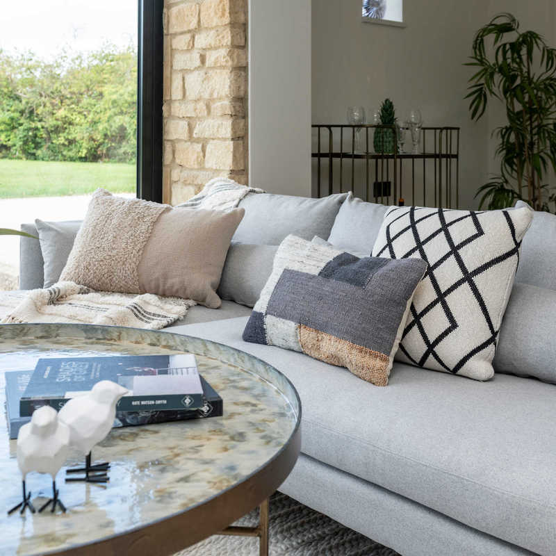 Estate Agents Recommending Home Staging