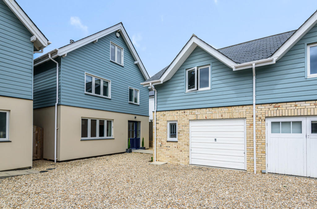 NOW SOLD ****** 5 Bedroom Detached House in Reading for Sale - Home ...