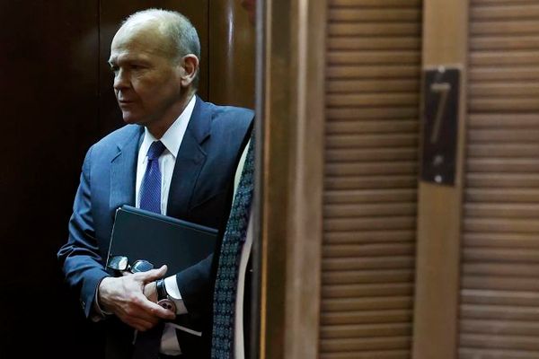 The Leadership of Dave Calhoun at Boeing: Navigating Crisis and Challenges