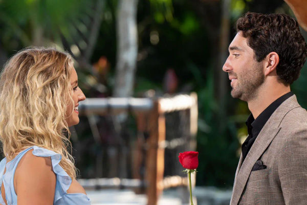 The Bachelor: Daisy's Confession About Kelsey at Final 3 Rose Ceremony