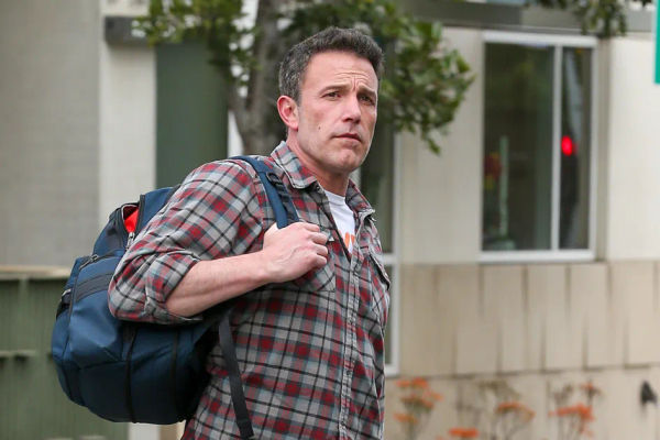 Ben Affleck Spotted Without Wedding Ring Following Separation from ...