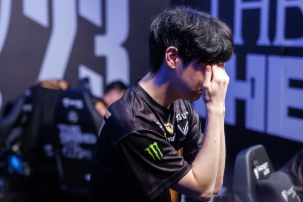 GenG: Đối thủ khốc liệt, danh tiếng vấp ngã, fan lo lắng điều tệ nhất