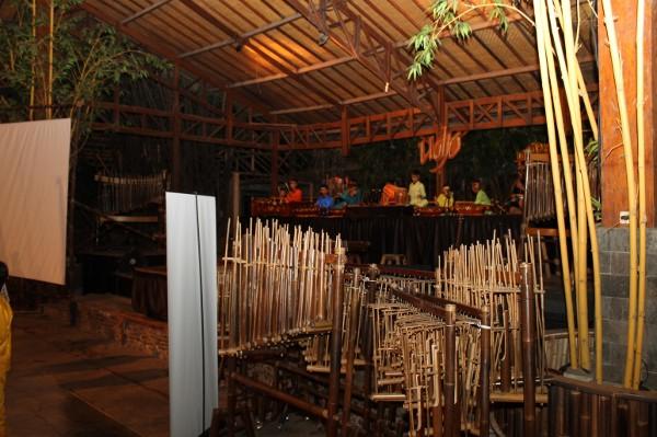 Harmony in Bamboo: Exploring the Enchanting Angklung at Saung Udjo, Bandung