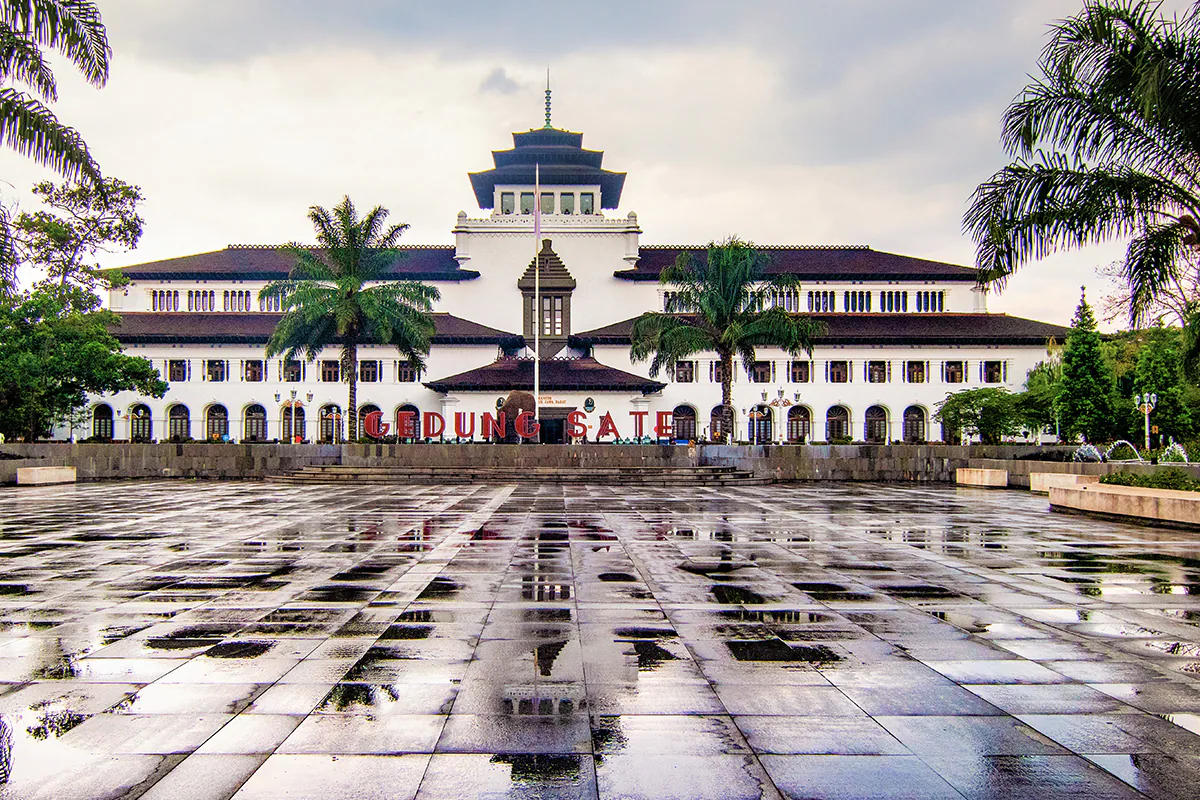 From Braga to Asia-Afrika: Bandung's Historic Trail in 24 Hours