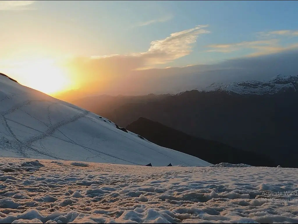 Discovering the Enchantment of Sar Pass Trek: A Journey into the Heart ...