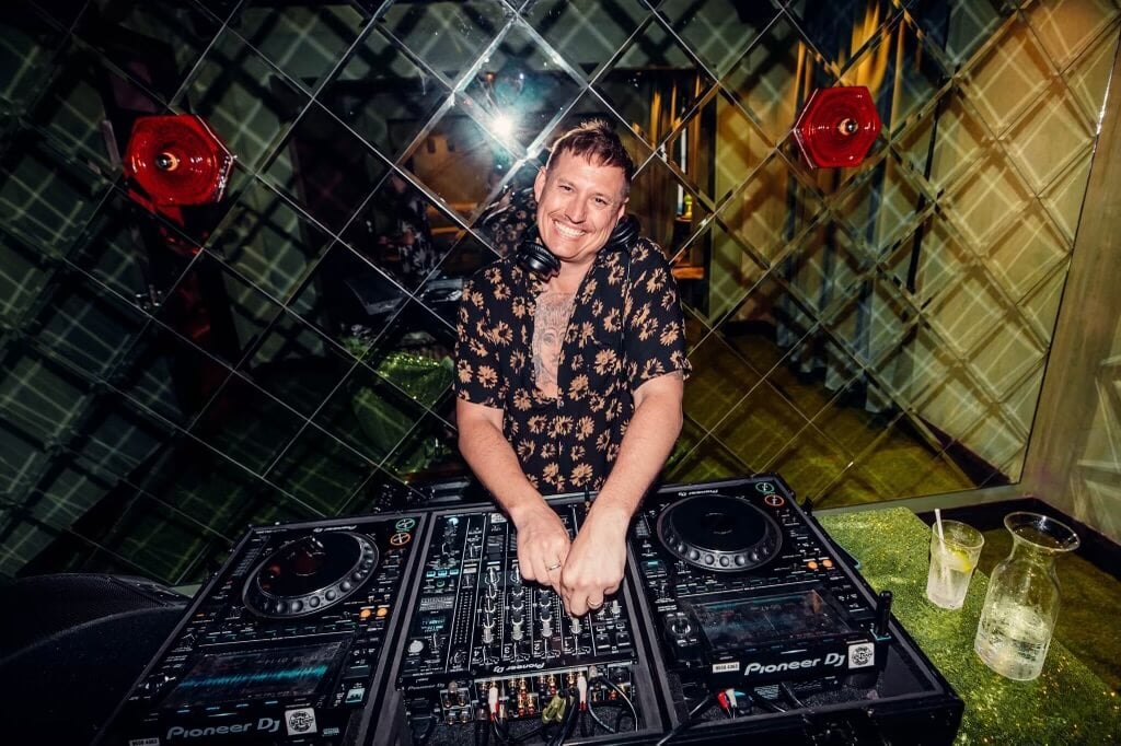 DJ Joe Barrs