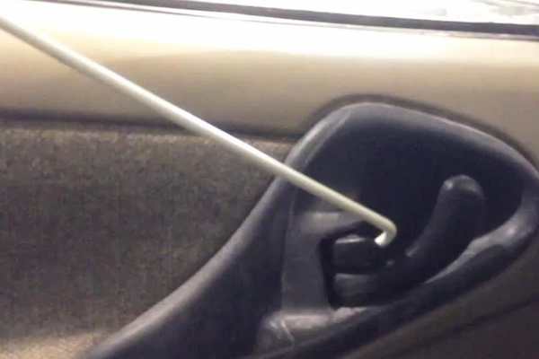 How To Unlock A Car Door With Power Locks? - wowOwow