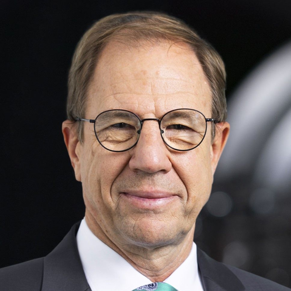 Meet Professor Chengguang Li | TUM School of Management | TUM School of Management