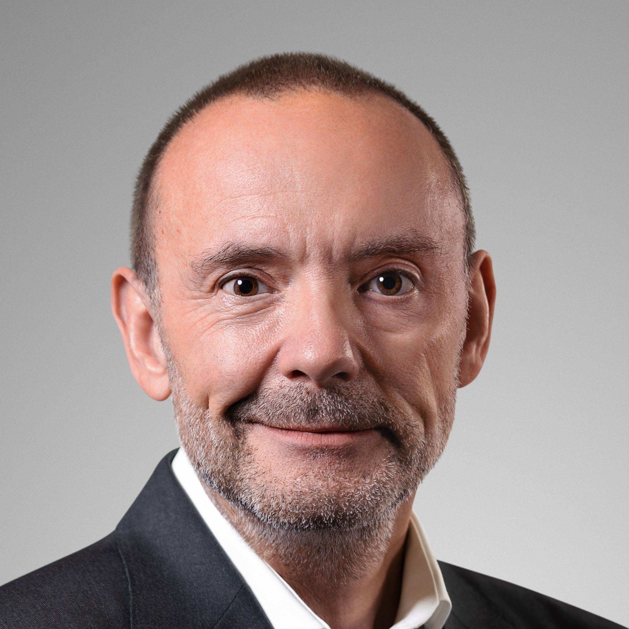 Meet Professor Chengguang Li | TUM School of Management | TUM School of Management