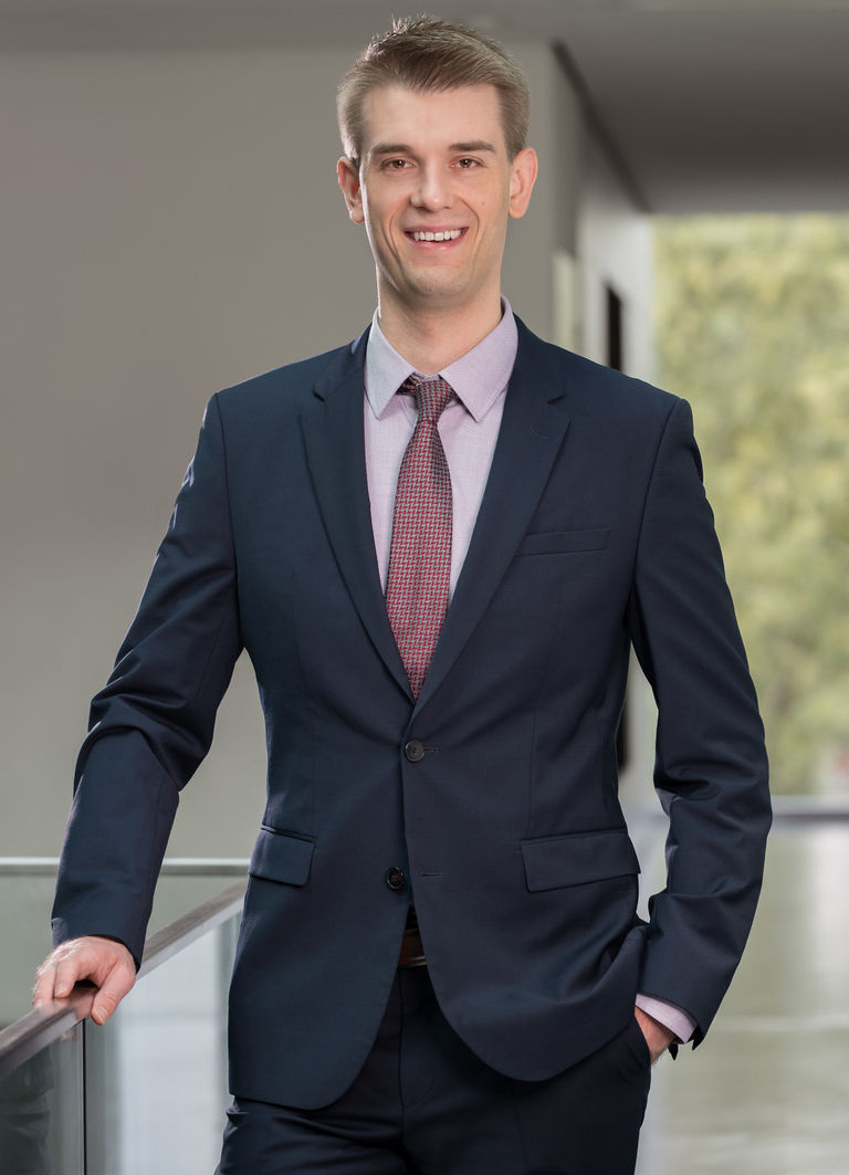 Meet Professor Chengguang Li | TUM School of Management | TUM School of Management