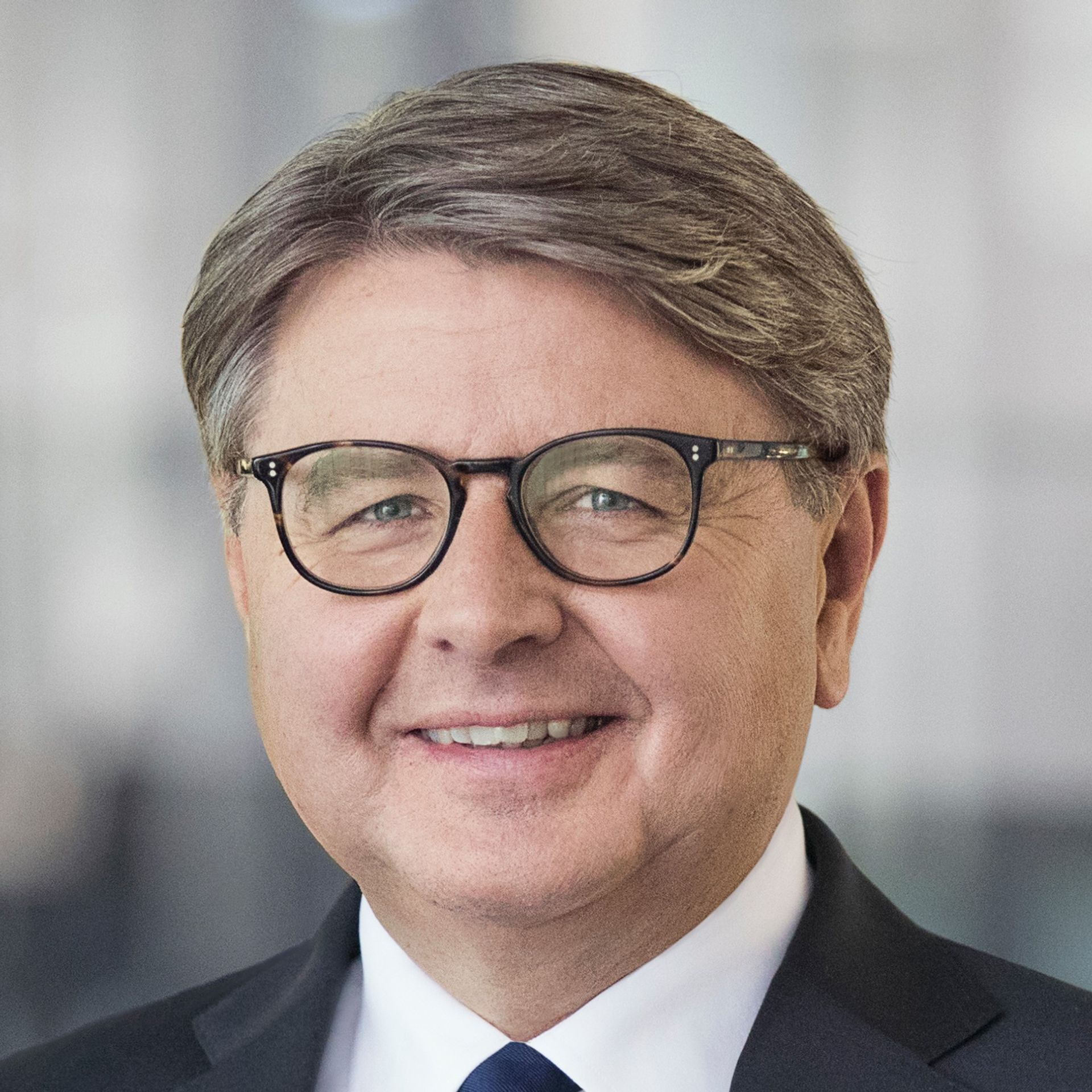 Meet Professor Chengguang Li | TUM School of Management | TUM School of Management