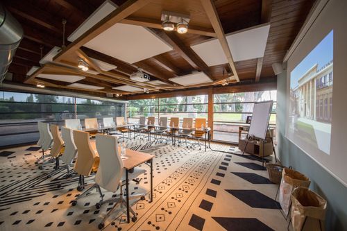 Villa workspace with Italian flair | meetreet