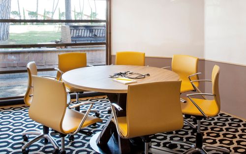 Villa workspace with Italian flair | meetreet