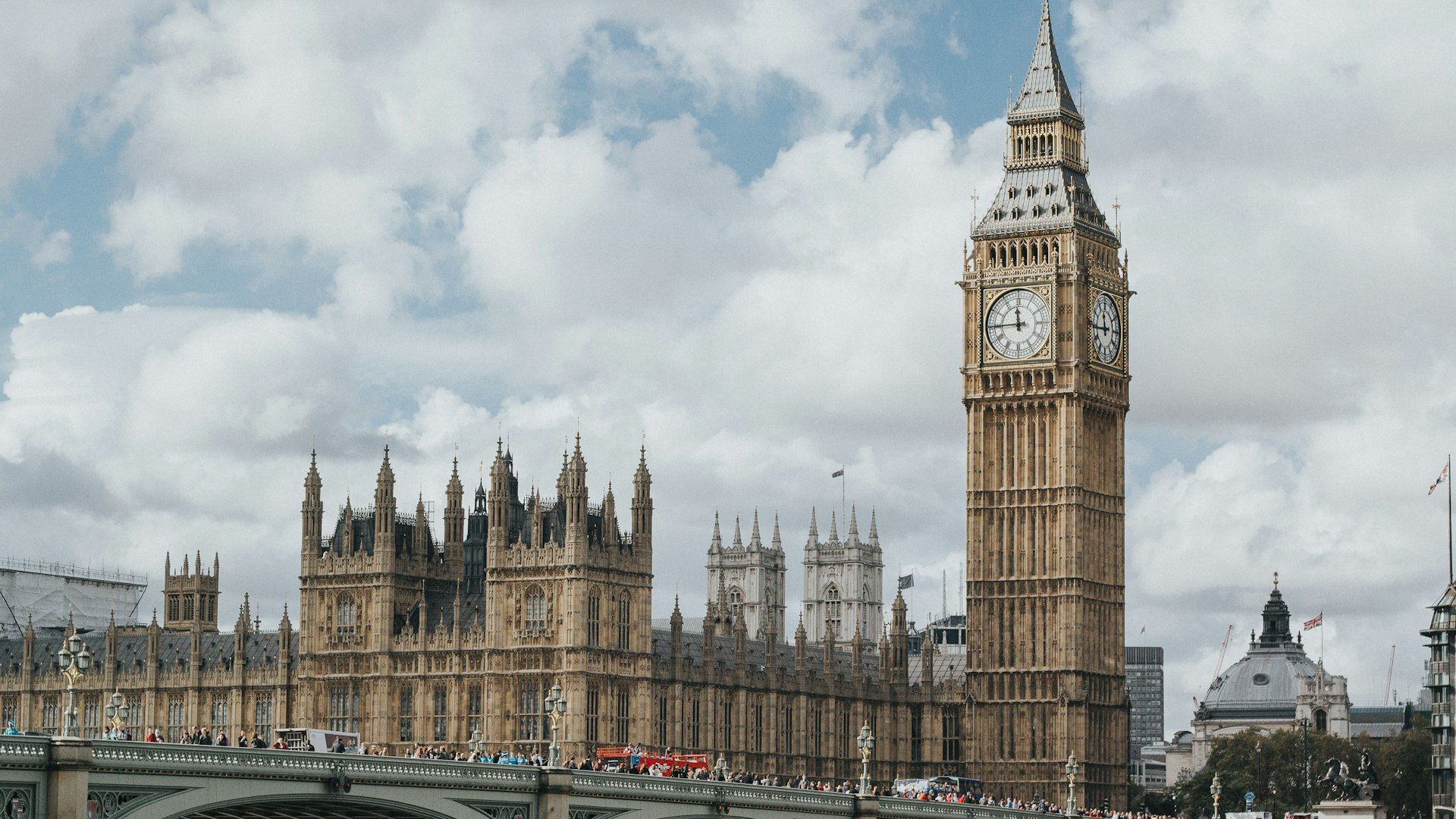 London Travel Guide 2026 | Hotels & Attractions | BackpackLondon