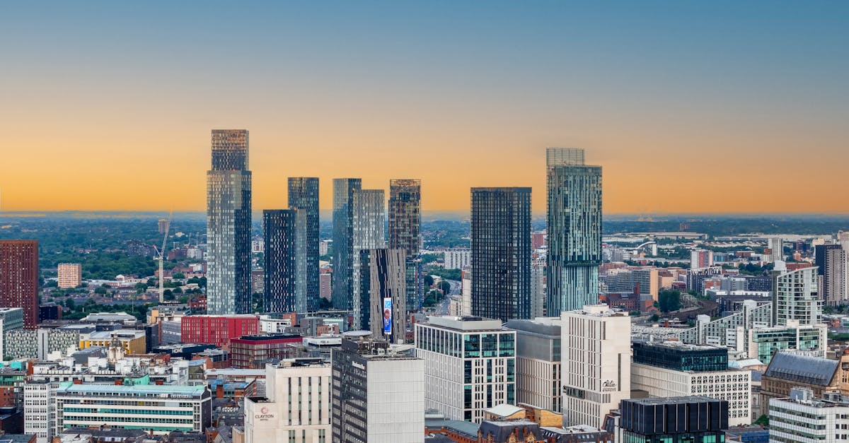 Manchester Travel Guide 2026 | Hotels & Attractions | BackpackLondon
