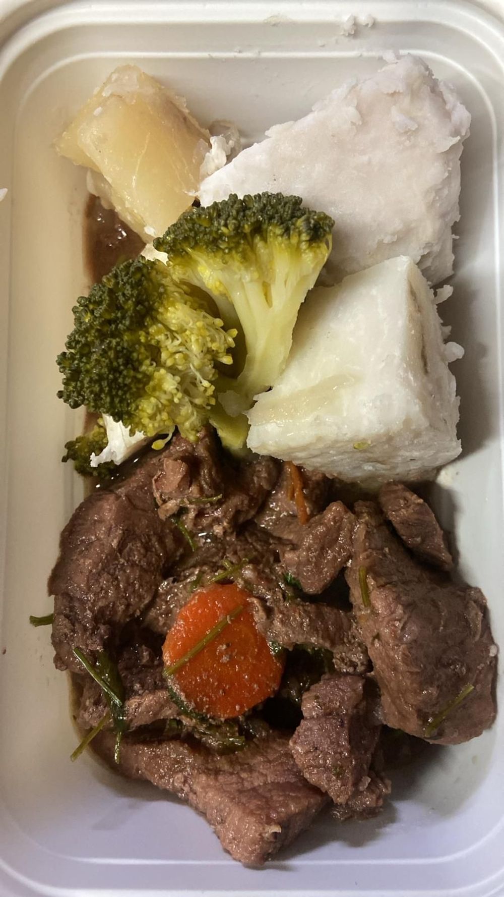 Carne estofada con vianda y broccoli | Entrega a tu puerta