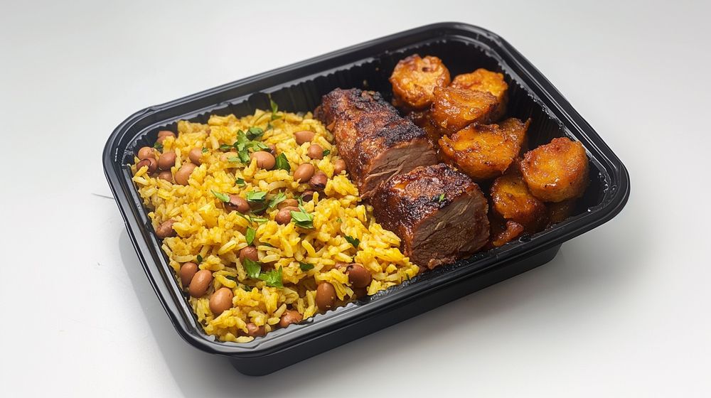 "Criollo Bowl" Pernil al mojo de ajo, arroz guisado con habichuelas y ...